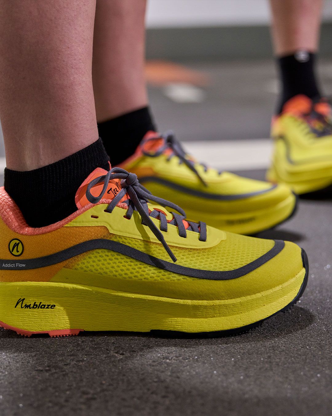 Addict Flow Yellow-Orange | Road Running Shoe Men | Joe-Nimble